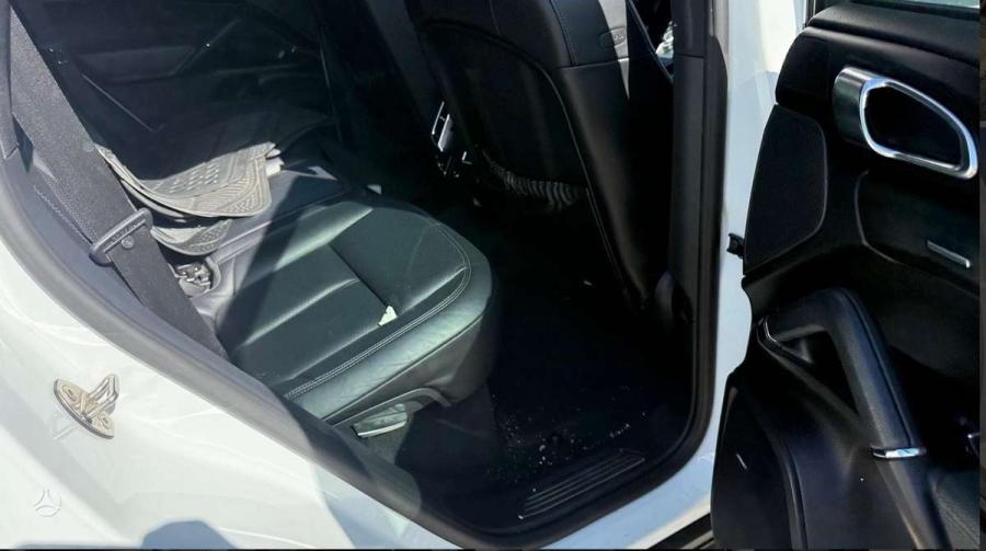 White Porsche Cayenne 2016 in Klaipeda, with an engine capacity of 3.60 L and mileage of 277 thousand km for 11500 €, photo 18 on AUTOMOTO.COM.LV