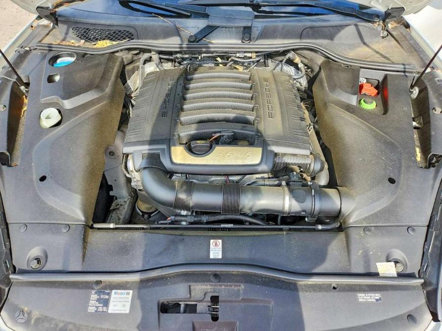 White Porsche Cayenne 2016 in Klaipeda, with an engine capacity of 3.60 L and mileage of 277 thousand km for 11500 €, photo 20 on AUTOMOTO.COM.LV