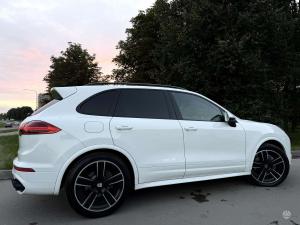 White Porsche Cayenne 2016 in Kaunas, with an engine capacity of 3.60 L and mileage of 117 thousand km for 22500 €, photo 5 on AUTOMOTO.COM.LV