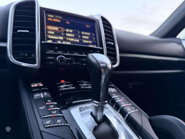 Balts Porsche Cayenne 2016 Kauņa, ar dzinēja tilpumu 3.60 L un nobraukumu 117 tūkst. km par 22500 €, foto 10 vietnē AUTOMOTO.COM.LV