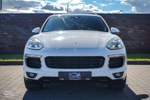 White Porsche Cayenne 2016 in Kaunas, with an engine capacity of 4.10 L and mileage of 234 thousand km for 25750 €, photo 3 on AUTOMOTO.COM.LV