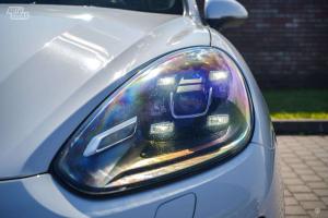 White Porsche Cayenne 2016 in Kaunas, with an engine capacity of 4.10 L and mileage of 234 thousand km for 25750 €, photo 6 on AUTOMOTO.COM.LV