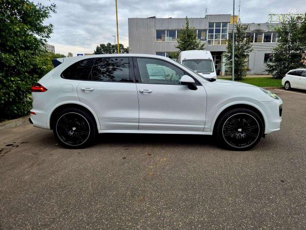 Balts Porsche Cayenne 2016 Kauņa, ar dzinēja tilpumu 3.60 L un nobraukumu 206 tūkst. km par 18800 €, foto 5 vietnē AUTOMOTO.COM.LV