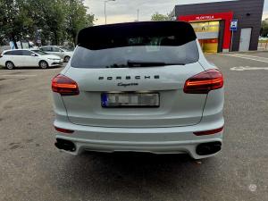 White Porsche Cayenne 2016 in Kaunas, with an engine capacity of 3.60 L and mileage of 206 thousand km for 18800 €, photo 7 on AUTOMOTO.COM.LV