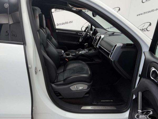 White Porsche Cayenne 2016 in Vilnius, with an engine capacity of 3.60 L and mileage of 202 thousand km for 20900 €, photo 6 on AUTOMOTO.COM.LV