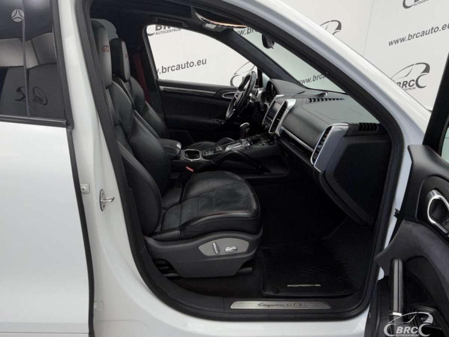 White Porsche Cayenne 2016 in Vilnius, with an engine capacity of 3.60 L and mileage of 202 thousand km for 20900 €, photo 6 on AUTOMOTO.COM.LV