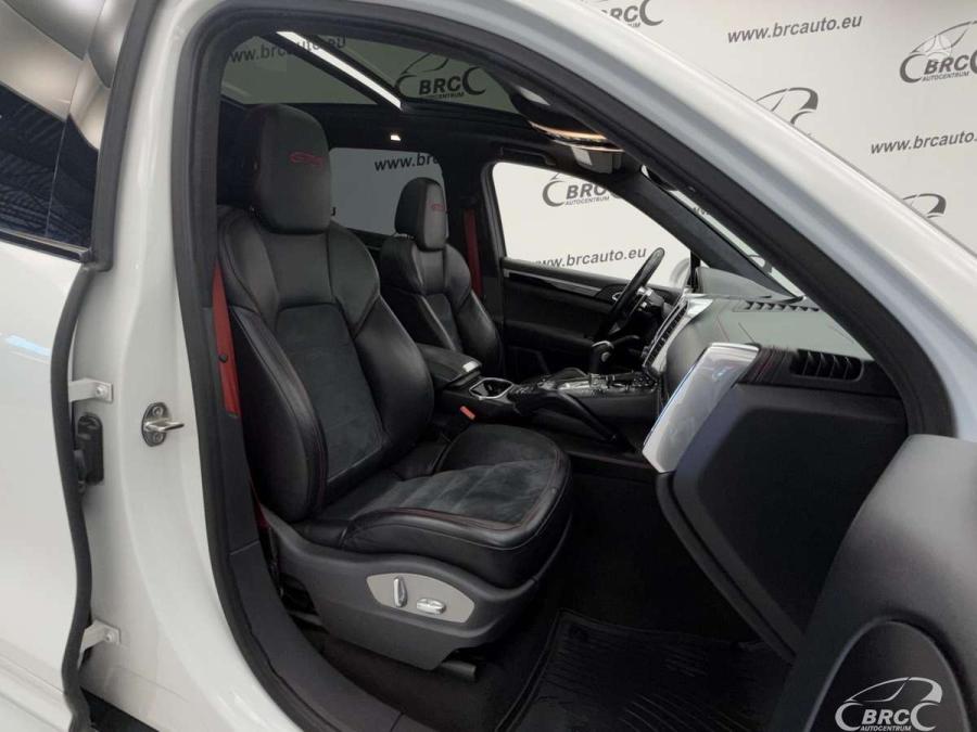 White Porsche Cayenne 2016 in Vilnius, with an engine capacity of 3.60 L and mileage of 202 thousand km for 20900 €, photo 9 on AUTOMOTO.COM.LV