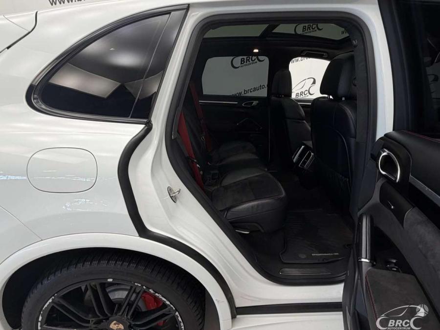 White Porsche Cayenne 2016 in Vilnius, with an engine capacity of 3.60 L and mileage of 202 thousand km for 20900 €, photo 12 on AUTOMOTO.COM.LV