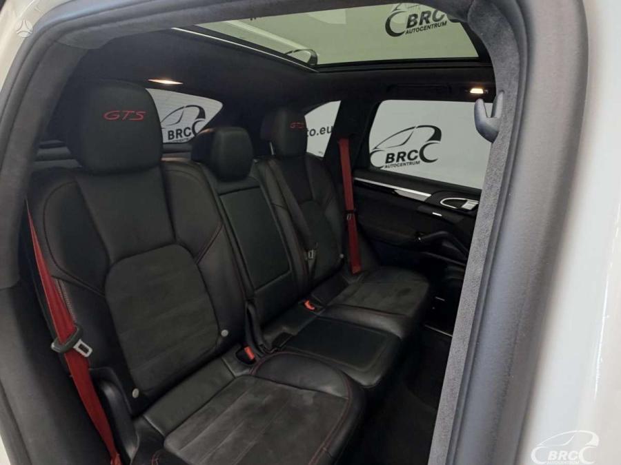 White Porsche Cayenne 2016 in Vilnius, with an engine capacity of 3.60 L and mileage of 202 thousand km for 20900 €, photo 14 on AUTOMOTO.COM.LV