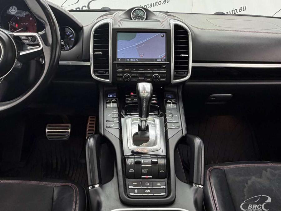 White Porsche Cayenne 2016 in Vilnius, with an engine capacity of 3.60 L and mileage of 202 thousand km for 20900 €, photo 17 on AUTOMOTO.COM.LV