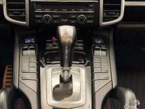 White Porsche Cayenne 2016 in Vilnius, with an engine capacity of 3.60 L and mileage of 202 thousand km for 20900 €, photo 19 on AUTOMOTO.COM.LV