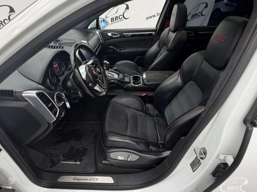 White Porsche Cayenne 2016 in Vilnius, with an engine capacity of 3.60 L and mileage of 202 thousand km for 20900 €, photo 22 on AUTOMOTO.COM.LV
