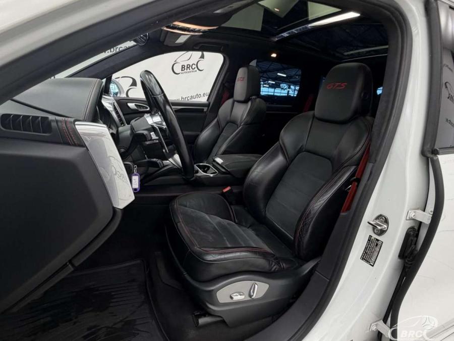 White Porsche Cayenne 2016 in Vilnius, with an engine capacity of 3.60 L and mileage of 202 thousand km for 20900 €, photo 24 on AUTOMOTO.COM.LV