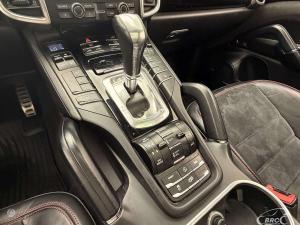 White Porsche Cayenne 2016 in Vilnius, with an engine capacity of 3.60 L and mileage of 202 thousand km for 20900 €, photo 27 on AUTOMOTO.COM.LV