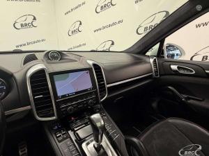 White Porsche Cayenne 2016 in Vilnius, with an engine capacity of 3.60 L and mileage of 202 thousand km for 20900 €, photo 28 on AUTOMOTO.COM.LV