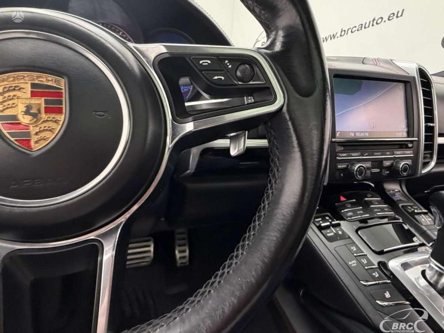 White Porsche Cayenne 2016 in Vilnius, with an engine capacity of 3.60 L and mileage of 202 thousand km for 20900 €, photo 30 on AUTOMOTO.COM.LV