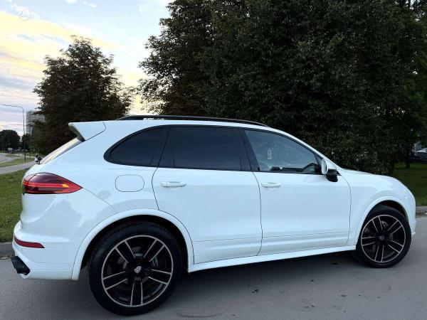 Porsche Cayenne 2016 Kauņa vietnē Balts Porsche Cayenne 2016 Kauņa, ar dzinēja tilpumu 3.60 L un nobraukumu 118 tūkst. km par 21500 €, foto 5 vietnē AUTOMOTO.COM.LV