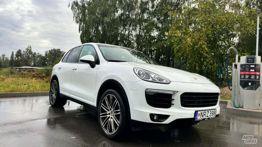 Balts Porsche Cayenne 2016 Panevēža, ar dzinēja tilpumu 3.60 L un nobraukumu 253 tūkst. km par 16800 €, foto 3 vietnē AUTOMOTO.COM.LV