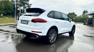 Balts Porsche Cayenne 2016 Panevēža, ar dzinēja tilpumu 3.60 L un nobraukumu 253 tūkst. km par 16800 €, foto 4 vietnē AUTOMOTO.COM.LV