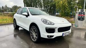 Balts Porsche Cayenne 2016 Panevēža, ar dzinēja tilpumu 3.60 L un nobraukumu 253 tūkst. km par 16800 €, foto 7 vietnē AUTOMOTO.COM.LV