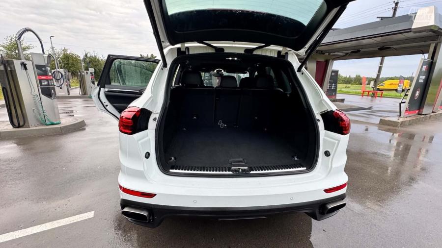 Balts Porsche Cayenne 2016 Panevēža, ar dzinēja tilpumu 3.60 L un nobraukumu 253 tūkst. km par 16800 €, foto 8 vietnē AUTOMOTO.COM.LV