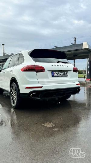 Balts Porsche Cayenne 2016 Panevēža, ar dzinēja tilpumu 3.60 L un nobraukumu 253 tūkst. km par 16800 €, foto 9 vietnē AUTOMOTO.COM.LV