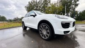 Balts Porsche Cayenne 2016 Panevēža, ar dzinēja tilpumu 3.60 L un nobraukumu 253 tūkst. km par 16800 €, foto 10 vietnē AUTOMOTO.COM.LV