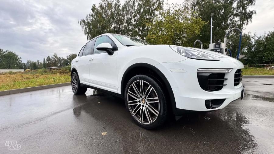 Balts Porsche Cayenne 2016 Panevēža, ar dzinēja tilpumu 3.60 L un nobraukumu 253 tūkst. km par 16800 €, foto 10 vietnē AUTOMOTO.COM.LV