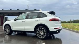 Balts Porsche Cayenne 2016 Panevēža, ar dzinēja tilpumu 3.60 L un nobraukumu 253 tūkst. km par 16800 €, foto 12 vietnē AUTOMOTO.COM.LV
