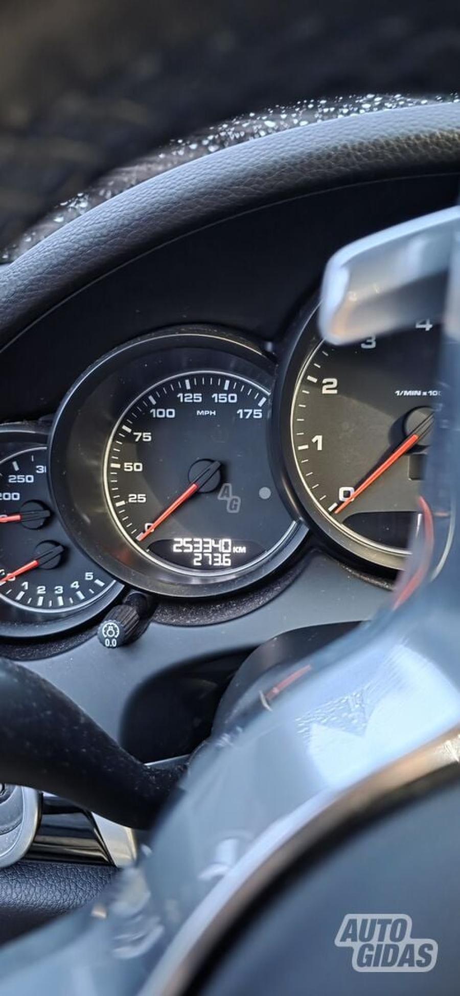 Balts Porsche Cayenne 2016 Panevēža, ar dzinēja tilpumu 3.60 L un nobraukumu 253 tūkst. km par 16800 €, foto 15 vietnē AUTOMOTO.COM.LV