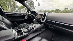 Balts Porsche Cayenne 2016 Panevēža, ar dzinēja tilpumu 3.60 L un nobraukumu 253 tūkst. km par 16800 €, foto 18 vietnē AUTOMOTO.COM.LV