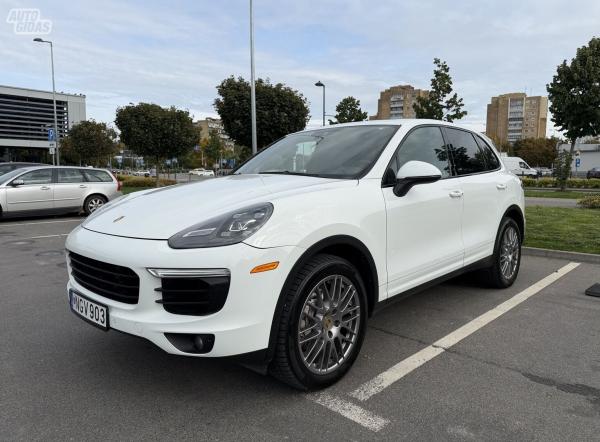 White Porsche Cayenne 2016 in Vilnius, with an engine capacity of 3.60 L and mileage of 290 thousand km for 19900 €, photo 5 on AUTOMOTO.COM.LV