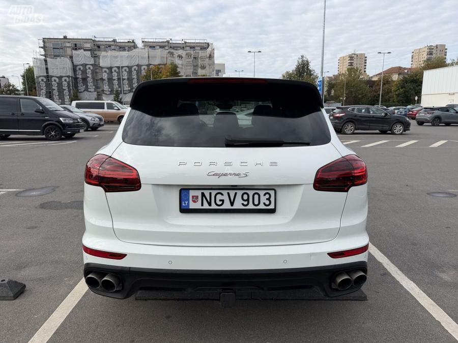 Balts Porsche Cayenne 2016 Viļņa, ar dzinēja tilpumu 3.60 L un nobraukumu 290 tūkst. km par 19900 €, foto 8 vietnē AUTOMOTO.COM.LV