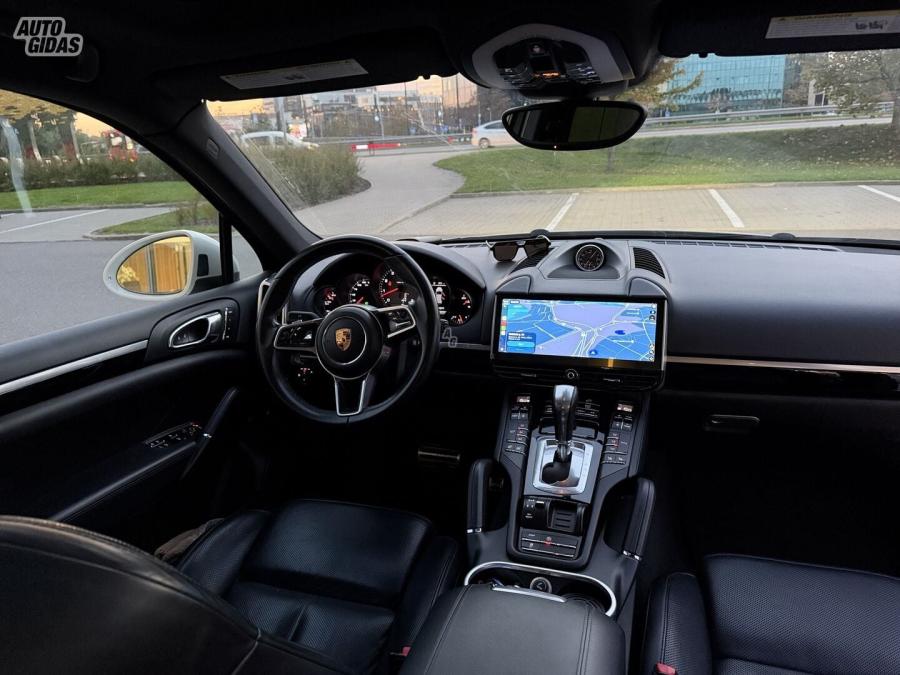 Balts Porsche Cayenne 2016 Viļņa, ar dzinēja tilpumu 3.60 L un nobraukumu 290 tūkst. km par 19900 €, foto 10 vietnē AUTOMOTO.COM.LV