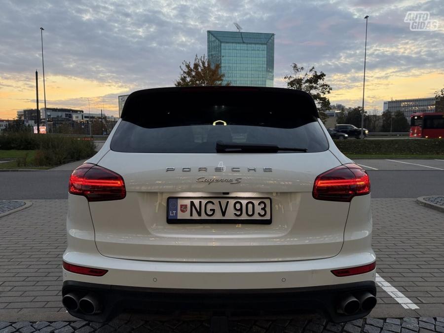 Balts Porsche Cayenne 2016 Viļņa, ar dzinēja tilpumu 3.60 L un nobraukumu 290 tūkst. km par 19900 €, foto 21 vietnē AUTOMOTO.COM.LV