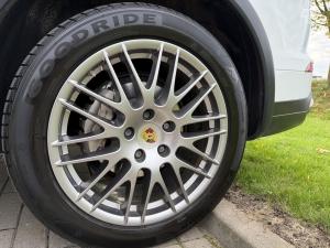 Balts Porsche Cayenne 2016 Viļņa, ar dzinēja tilpumu 3.60 L un nobraukumu 290 tūkst. km par 19900 €, foto 22 vietnē AUTOMOTO.COM.LV