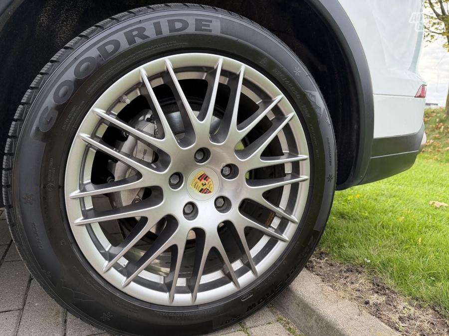 Balts Porsche Cayenne 2016 Viļņa, ar dzinēja tilpumu 3.60 L un nobraukumu 290 tūkst. km par 19900 €, foto 22 vietnē AUTOMOTO.COM.LV