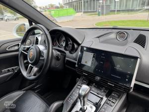 Balts Porsche Cayenne 2016 Viļņa, ar dzinēja tilpumu 3.60 L un nobraukumu 290 tūkst. km par 19900 €, foto 24 vietnē AUTOMOTO.COM.LV