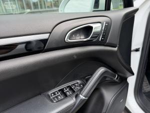 Balts Porsche Cayenne 2016 Viļņa, ar dzinēja tilpumu 3.60 L un nobraukumu 290 tūkst. km par 19900 €, foto 33 vietnē AUTOMOTO.COM.LV
