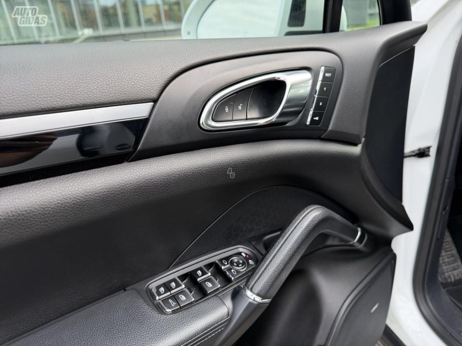 Balts Porsche Cayenne 2016 Viļņa, ar dzinēja tilpumu 3.60 L un nobraukumu 290 tūkst. km par 19900 €, foto 33 vietnē AUTOMOTO.COM.LV