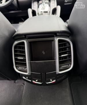 Balts Porsche Cayenne 2016 Viļņa, ar dzinēja tilpumu 3.60 L un nobraukumu 290 tūkst. km par 19900 €, foto 34 vietnē AUTOMOTO.COM.LV