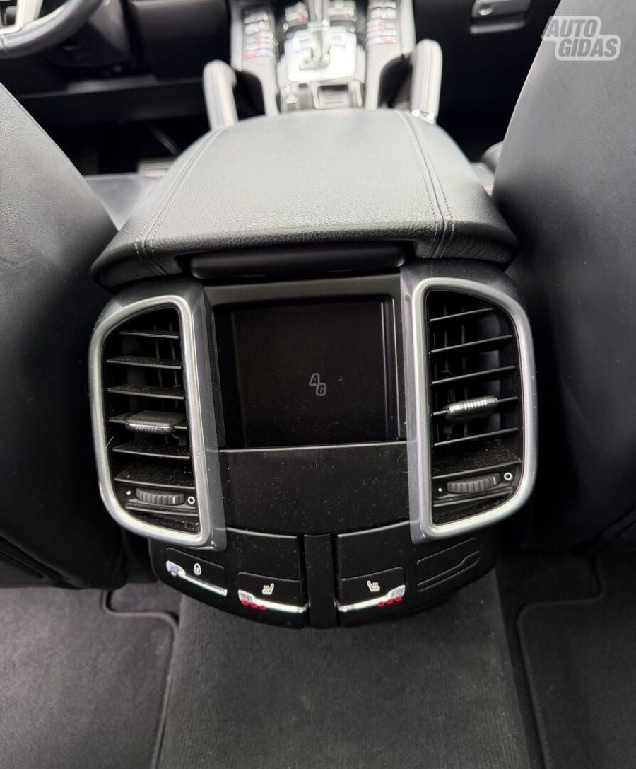 Balts Porsche Cayenne 2016 Viļņa, ar dzinēja tilpumu 3.60 L un nobraukumu 290 tūkst. km par 19900 €, foto 34 vietnē AUTOMOTO.COM.LV