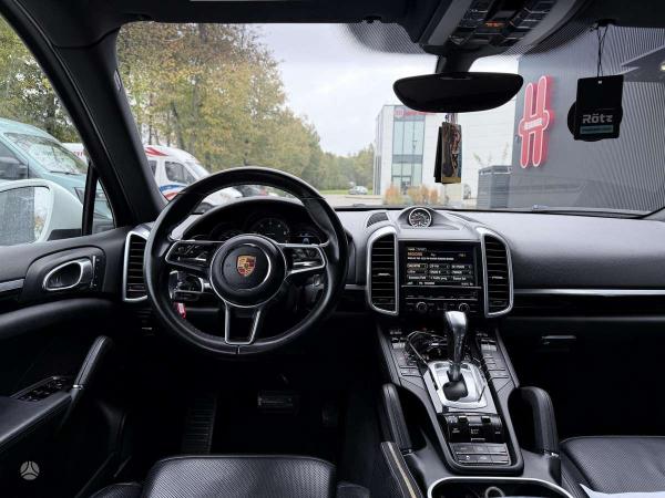 Porsche Cayenne 2016 Kauņa vietnē Balts Porsche Cayenne 2016 Kauņa, ar dzinēja tilpumu 3.60 L un nobraukumu 120 tūkst. km par 19500 €, foto 8 vietnē AUTOMOTO.COM.LV