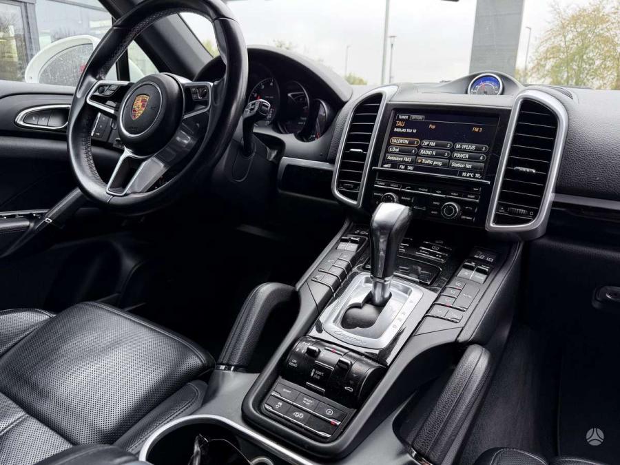 Белый Порше Каен 2016 в Каунас, объемом двигателя 3.60 л и пробегом 120 тыс. км за 19500 €, фото 20 на AUTOMOTO.COM.LV