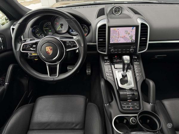 Balts Porsche Cayenne 2017 Viļņa, ar dzinēja tilpumu 3.00 L un nobraukumu 48 tūkst. km par 49999 €, foto 11 vietnē AUTOMOTO.COM.LV