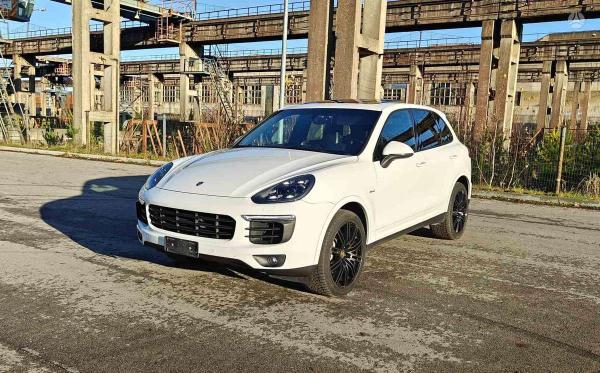 Balts Porsche Cayenne 2017 Kauņa, ar dzinēja tilpumu 2.97 L un nobraukumu 240 tūkst. km par 22800 €, foto 1 vietnē AUTOMOTO.COM.LV