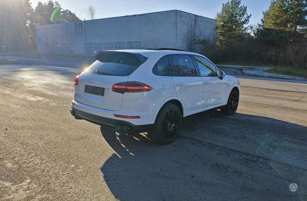 Balts Porsche Cayenne 2017 Kauņa, ar dzinēja tilpumu 2.97 L un nobraukumu 240 tūkst. km par 22800 €, foto 5 vietnē AUTOMOTO.COM.LV