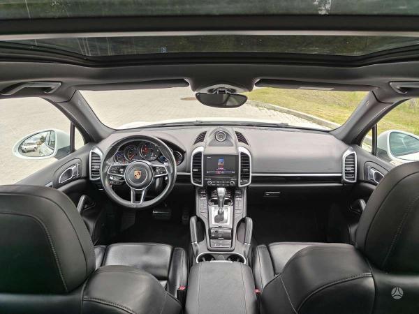 Balts Porsche Cayenne 2017 Kauņa, ar dzinēja tilpumu 0.00 L un nobraukumu 2 tūkst. km par 22800 €, foto 2 vietnē AUTOMOTO.COM.LV