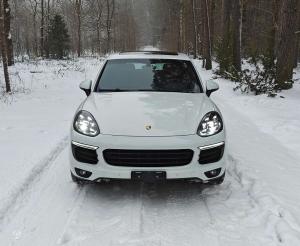 White Porsche Cayenne 2017 in Jurbarkas, with an engine capacity of 2.97 L and mileage of 246 thousand km for 22600 €, photo  on AUTOMOTO.COM.LV
