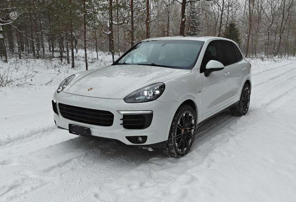 Balts Porsche Cayenne 2017 Jurbarkas, ar dzinēja tilpumu 2.97 L un nobraukumu 246 tūkst. km par 22600 €, foto 2 vietnē AUTOMOTO.COM.LV